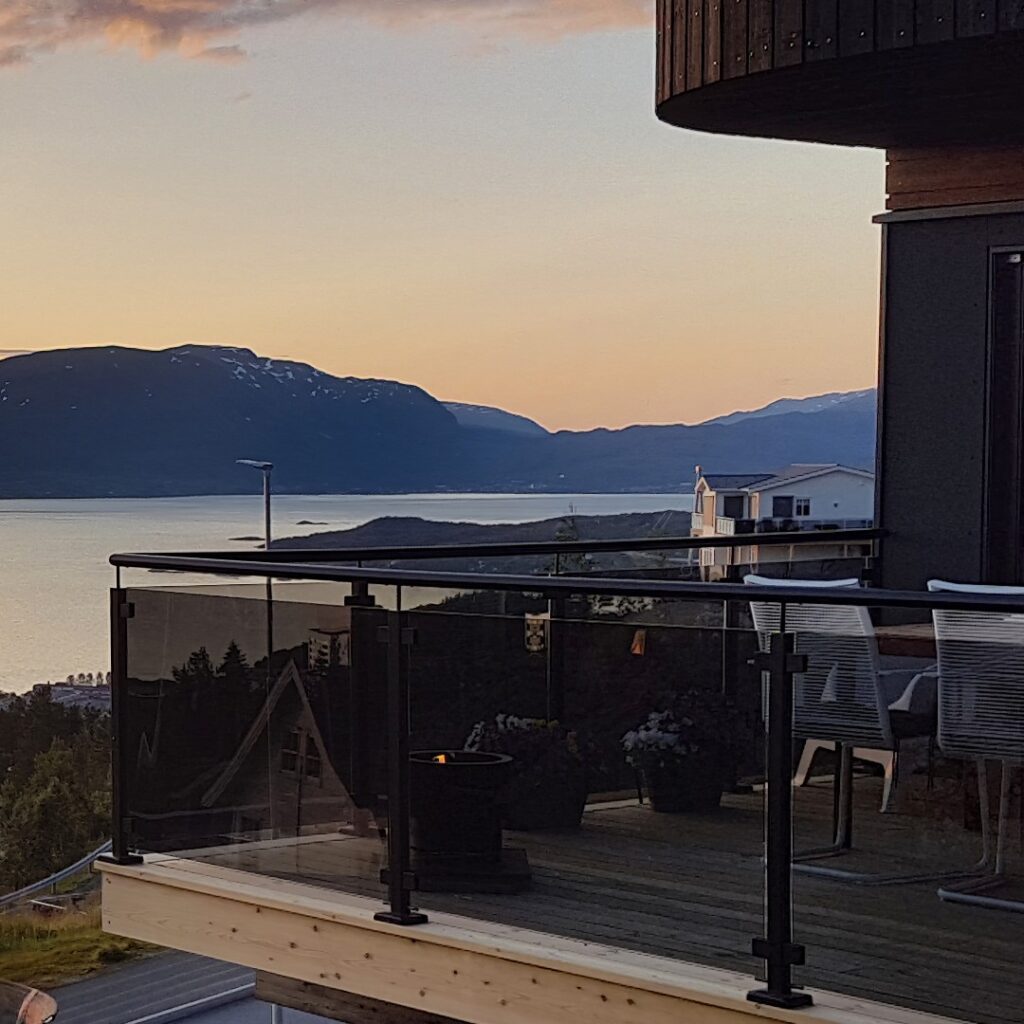 Modus Glassrekkverk Toppmontert m/stolper "Bygg Selv" | Terrassekupp